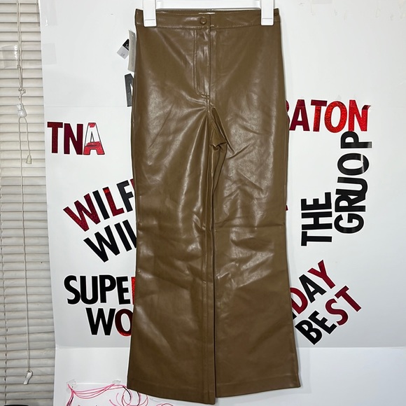 Wilfred | Pants & Jumpsuits | Aritzia Color Rustical Brown Adele Pant ...